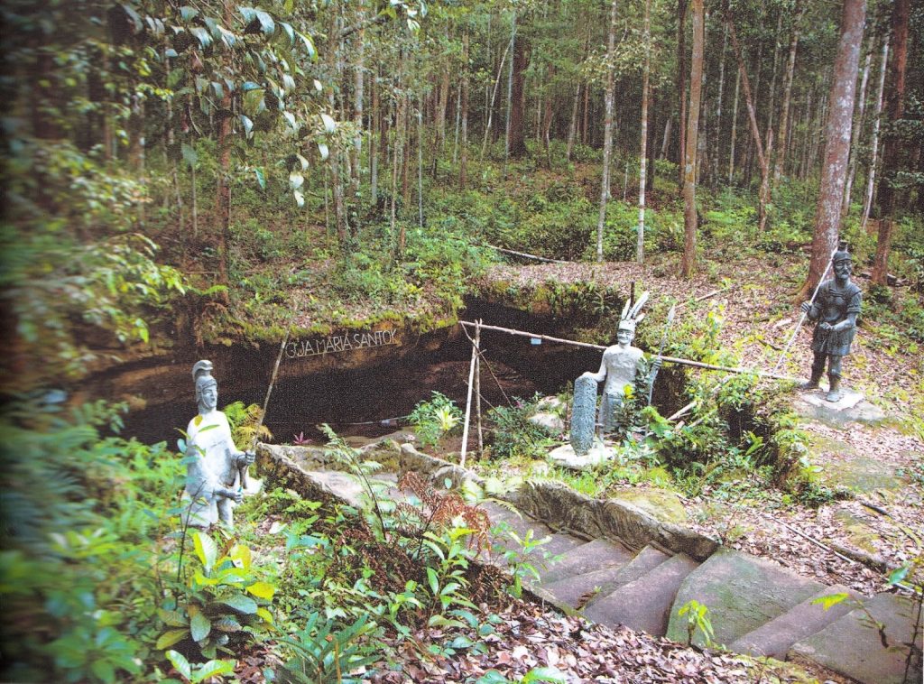 Review Gua Maria Santok Dengan Patung Pantak Sebagai Ciri Khasnya ...