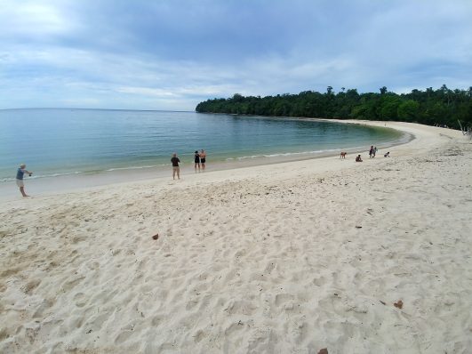 Keindahan dan Keramahan Pantai Wari Biak Bagi Wisatawan - Destinasi ...