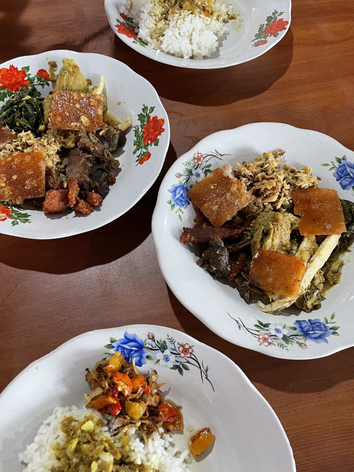 Nikmati Sajian Babi Guling Terenak di Babi Guling Slingsing Bali | Hibur.id