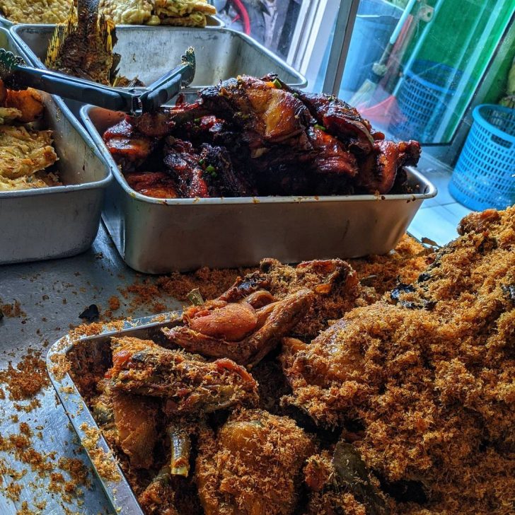 Warung Nasi SPG: Ayam Goreng Terenak di Bandung!