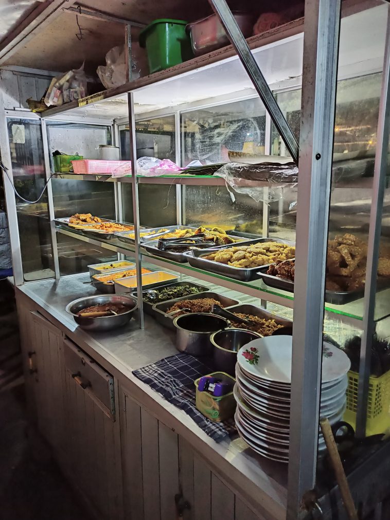 Nasi Rawon Pecel Campur Mbak Ten – Kuliner Tengah Malam Kota Malang ...