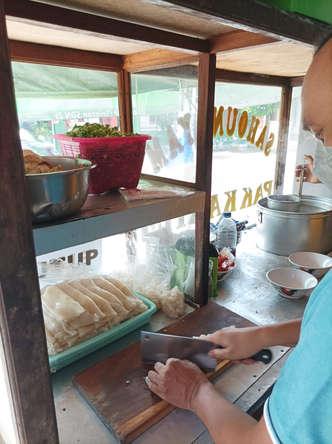 Menyeruput Segarnya Sahoun Ayam Pak Kartim 1 Hidangan Unik di ...