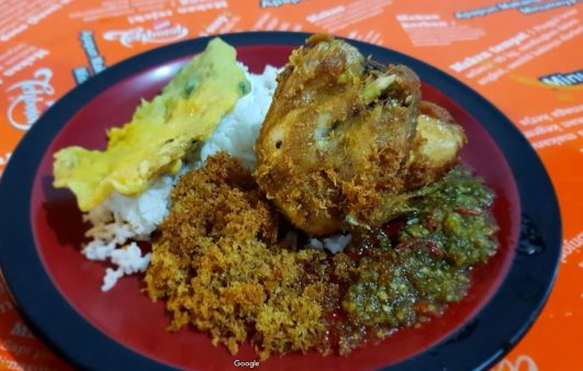 Warung Nasi SPG: Ayam Goreng Terenak di Bandung!