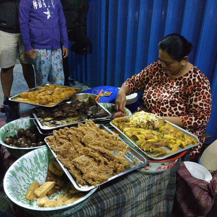 Gudeg Relasi Makan Enak, Murah Dan Berani Antri | Hibur.id