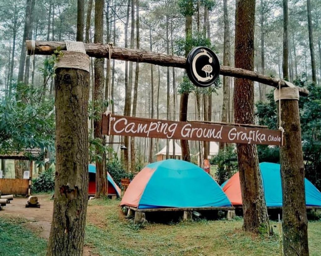 Glamping Di Tengah Hutan Pinus - Grafika Cikole Lembang - Destinasi ...