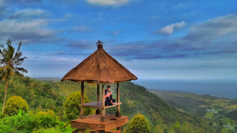 Keindahan Panorama Alam di Bukit Putung Karangasem Bali | Hibur.id