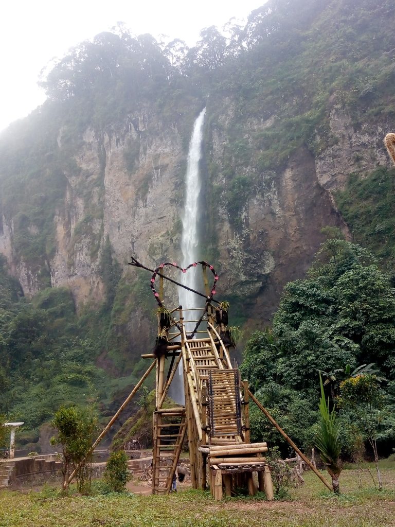 Sensasi Berkemah Di Curug Ngebul | Hibur.id