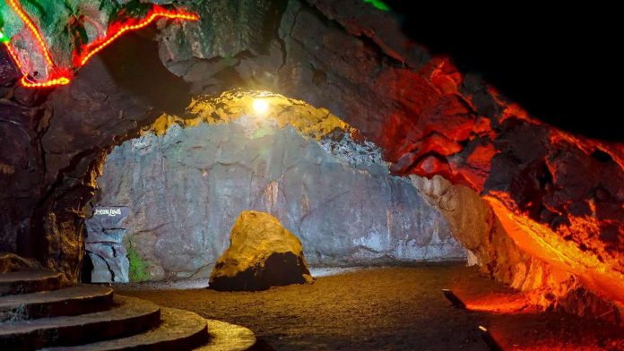 Berkemah Sambil Menelusuri Goa Di Goa Lawa Purbalingga - Destinasi ...
