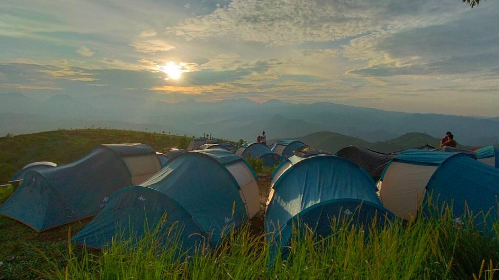 Menyaksikan Keindahan Samudra Awan Dengan Berkemah Di Taman Langit ...