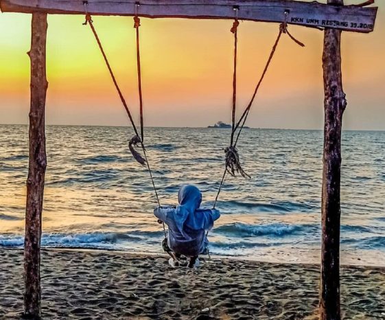 Sensasi Berkemah Di Pantai Laguna - Destinasi Travel Indonesia