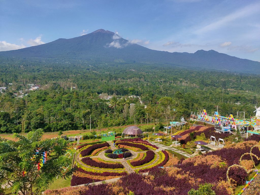 Bermain Dan Berkemah Di Bukit Tangkeban | Hibur.id