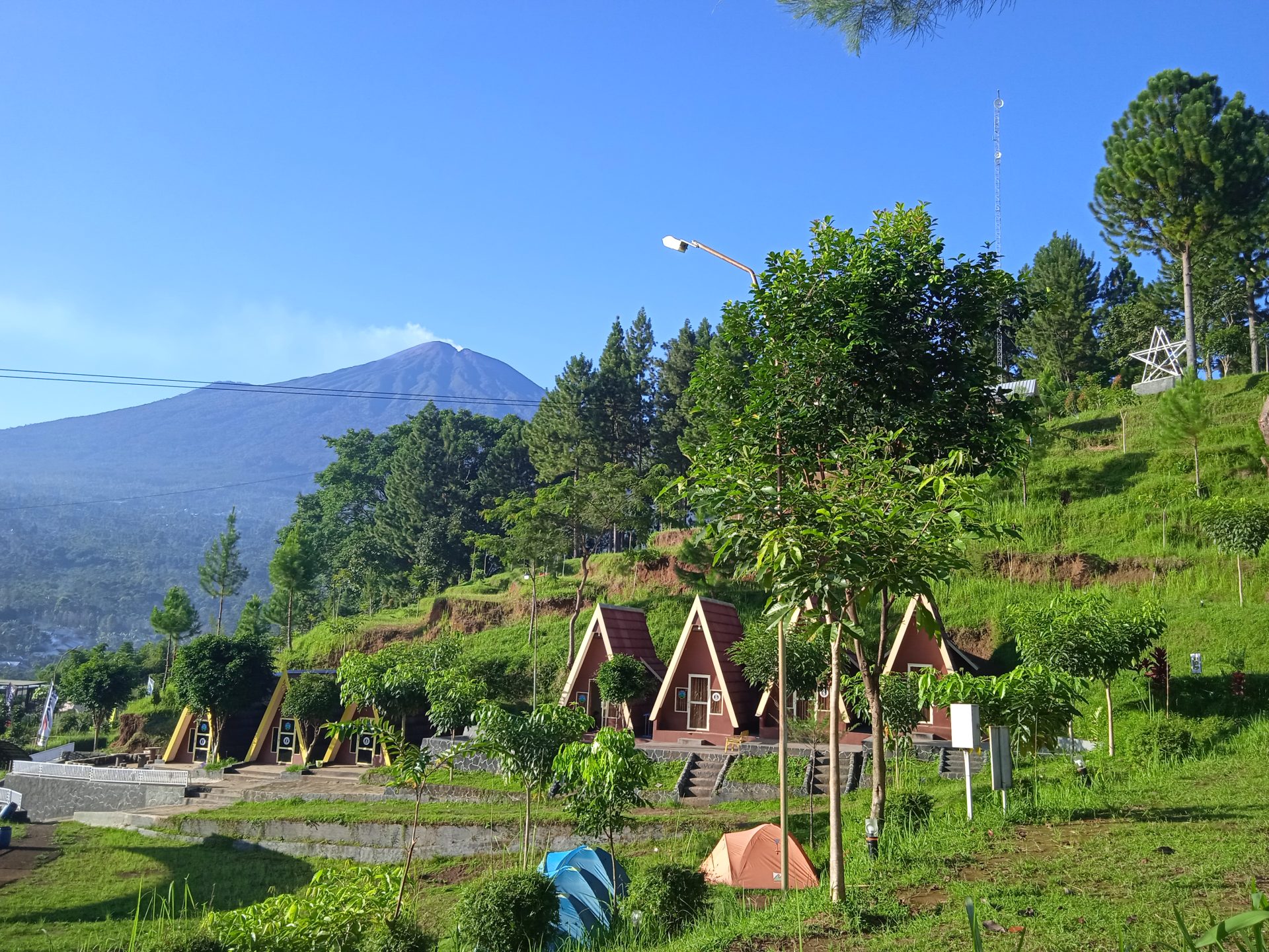Bermain Dan Berkemah Di Bukit Tangkeban | Hibur.id
