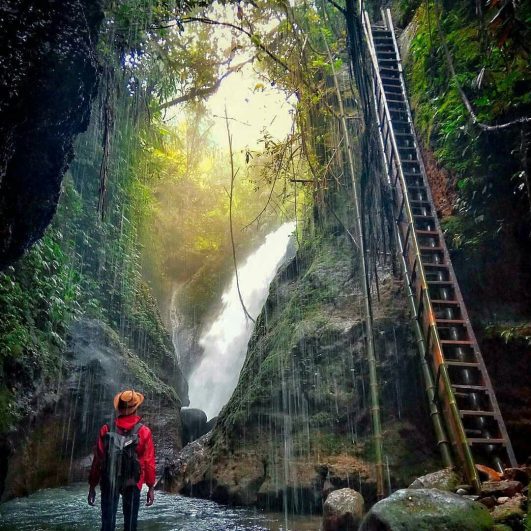 Serunya Menghabiskan Malam Di Curug Kiara | Hibur.id