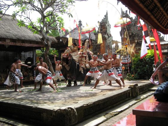 Desa Batubulan - Mulai Dari Tari Barong Hingga Seni Patung | Hibur.id