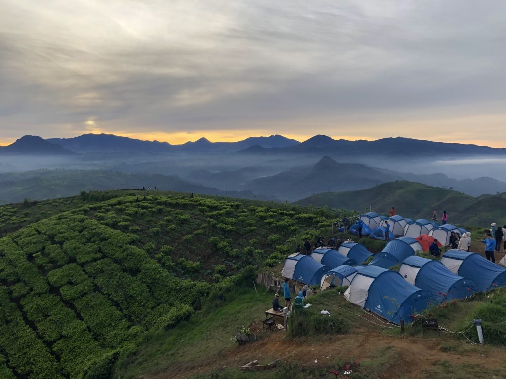Menyaksikan Keindahan Samudra Awan Dengan Berkemah Di Taman Langit ...