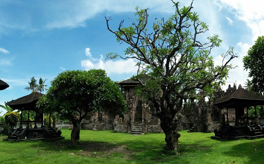 Mengintip Keunikan Arsitektur Pura Beji di Desa Sangsit Buleleng | Hibur.id