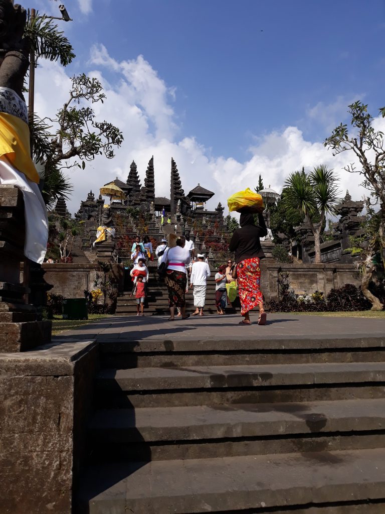 Mengintip Keunikan Arsitektur Pura Beji di Desa Sangsit Buleleng | Hibur.id