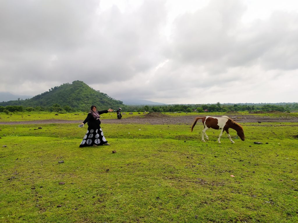 Menghabiskan Waktu Liburan Di Savana Tianyar | Hibur.id