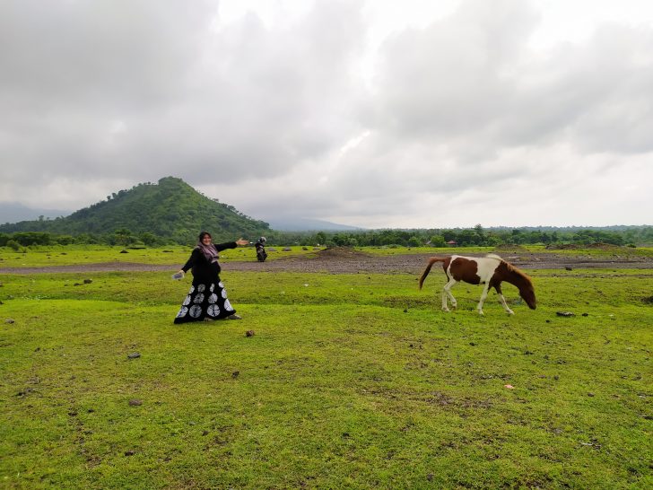 Menghabiskan Waktu Liburan Di Savana Tianyar | Hibur.id