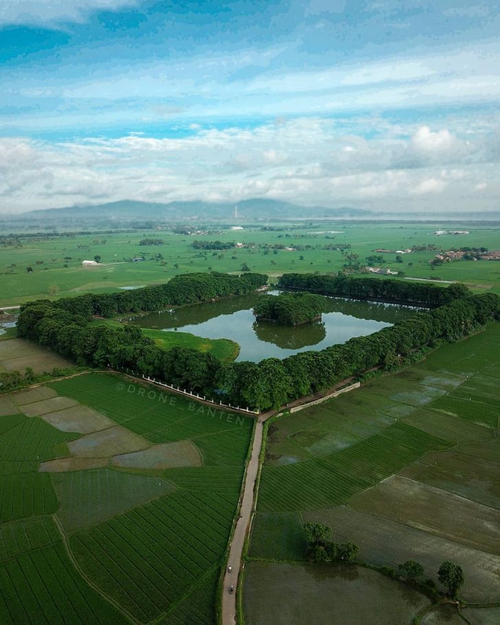 Ingin Liburan? Rekreasi di Danau Tasikardi Saja, Ada Pulau Mungil Di ...