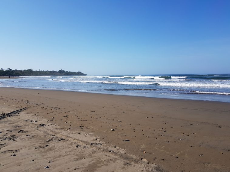 Menikmati Keseruan Memancing Dan Berkemah Di Pantai Cijeruk | Hibur.id