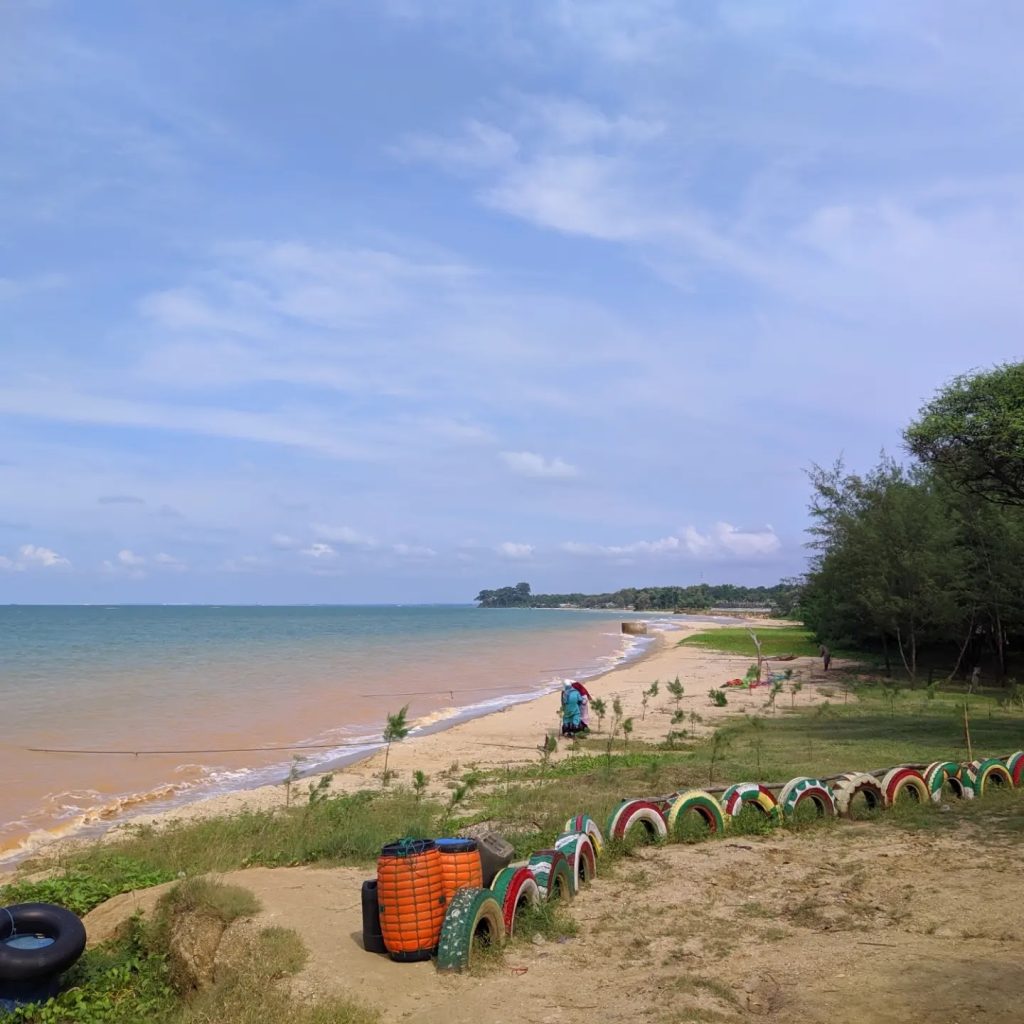 Nikmati Serunya Berkemah Di Pantai Sowan | Hibur.id