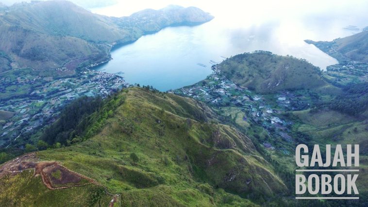 Mau Menikmati Indahnya Danau Toba Dari Ketinggian? Yuk, Cobain Berkemah ...