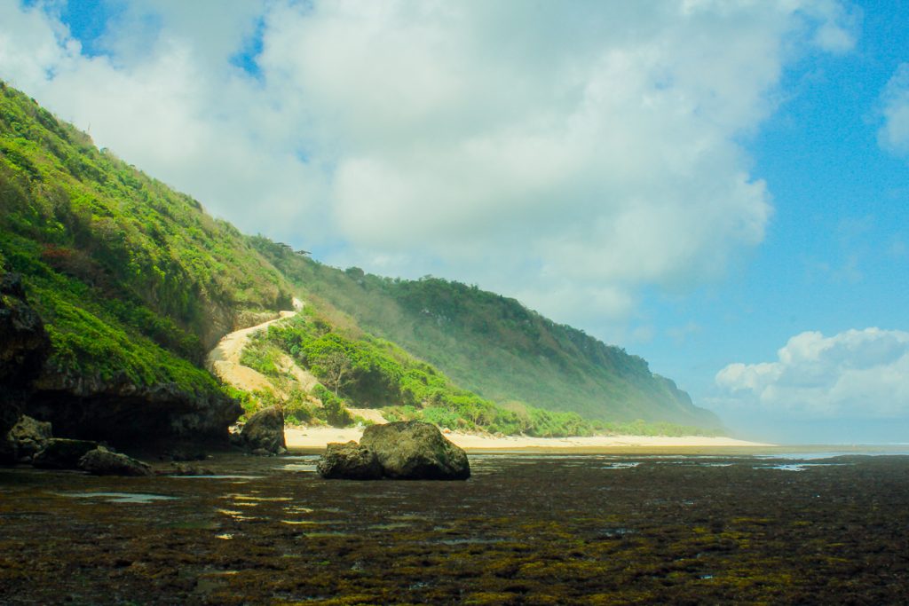 Pantai Nyang Nyang - Pantai Tersembunyi Di Bali Dengan Keindahan Luar ...