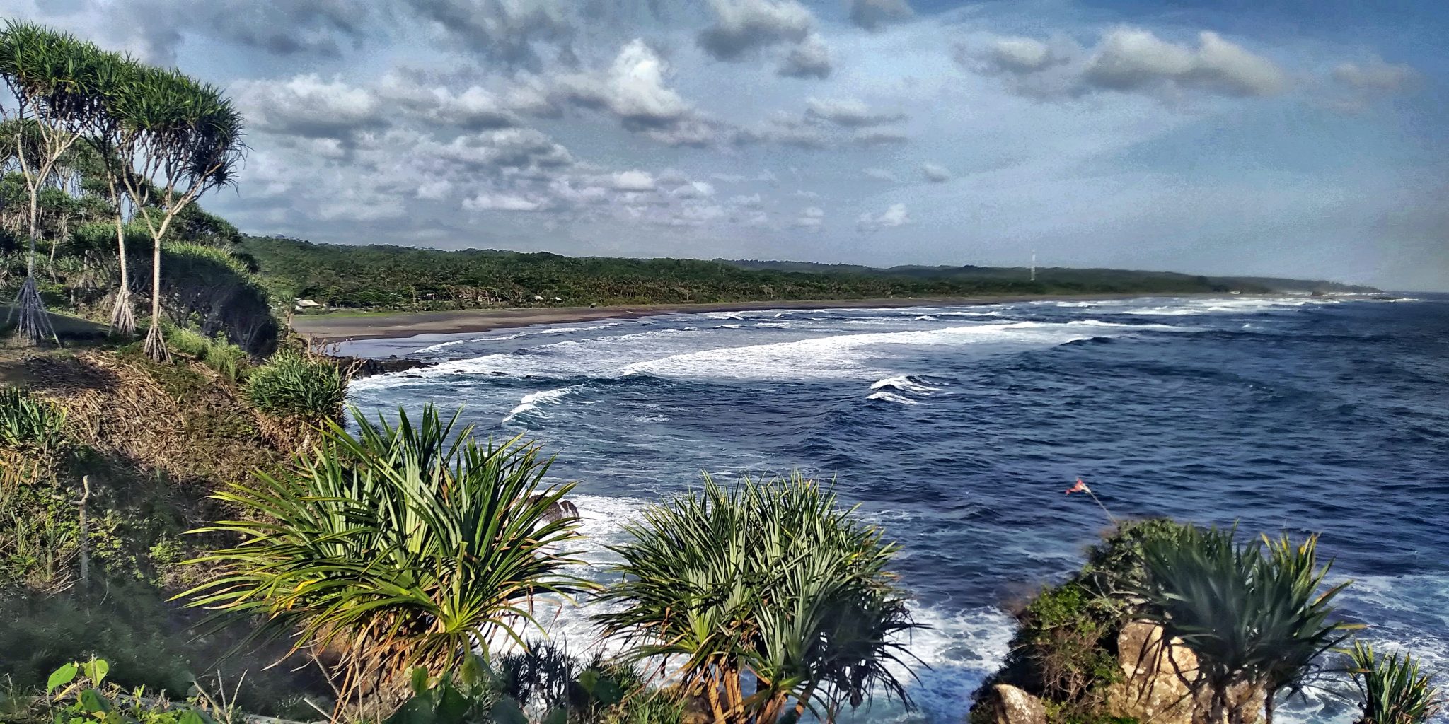 Mau Menghabiskan Liburan Tanpa Gangguan? Coba Di Pantai Sindangkerta ...
