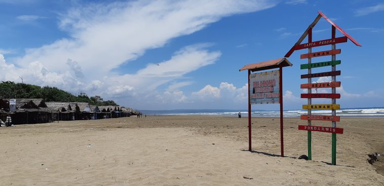 Pantai Bagedur - Pantai Yang Cocok Buat Berkemah Dan Berolahraga | Hibur.id