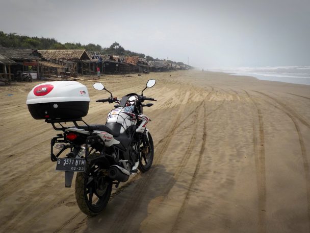 Pantai Bagedur - Pantai Yang Cocok Buat Berkemah Dan Berolahraga | Hibur.id