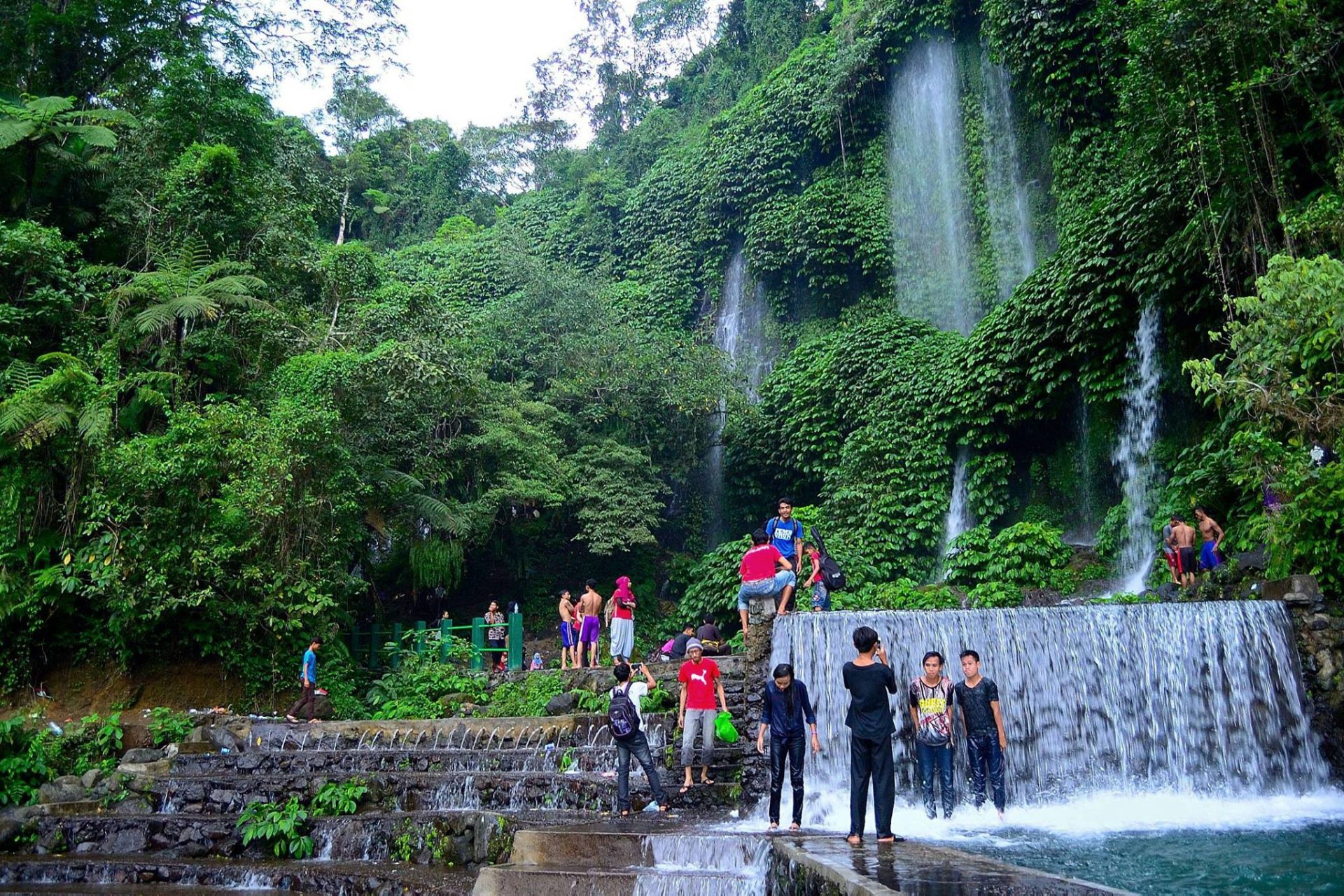 Pesona Air Terjun Benang Kelambu - Air Terjun Unik Yang Ada Di Lombok ...