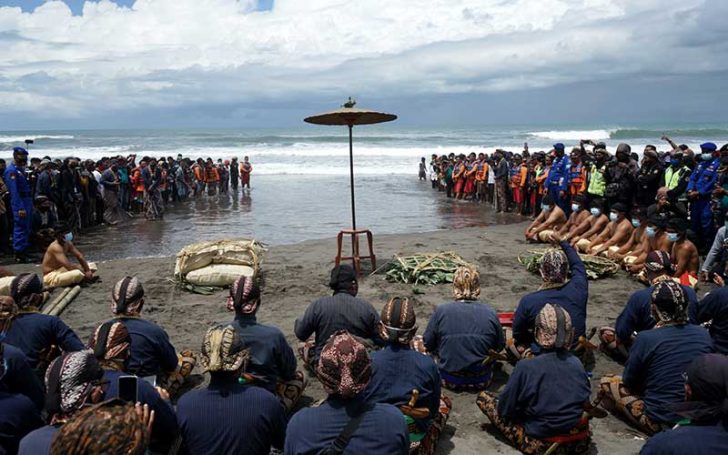 Pesona Pantai Parangkusumo dan Sisi Sakralnya | Hibur.id