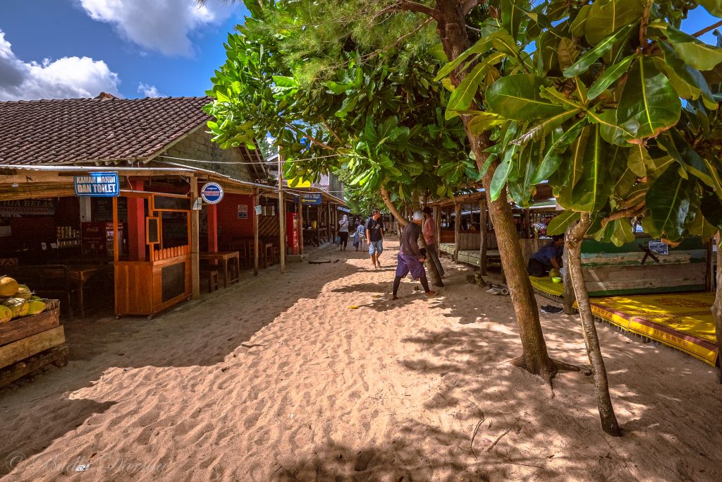 Pantai Sadranan - Spot Bermain Kano Hingga Snorkeling! | Hibur.id