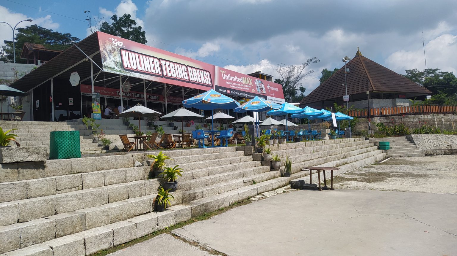 Menikmati Keindahan Yogyakarta Dari Ketinggian Di Taman Tebing Breksi ...