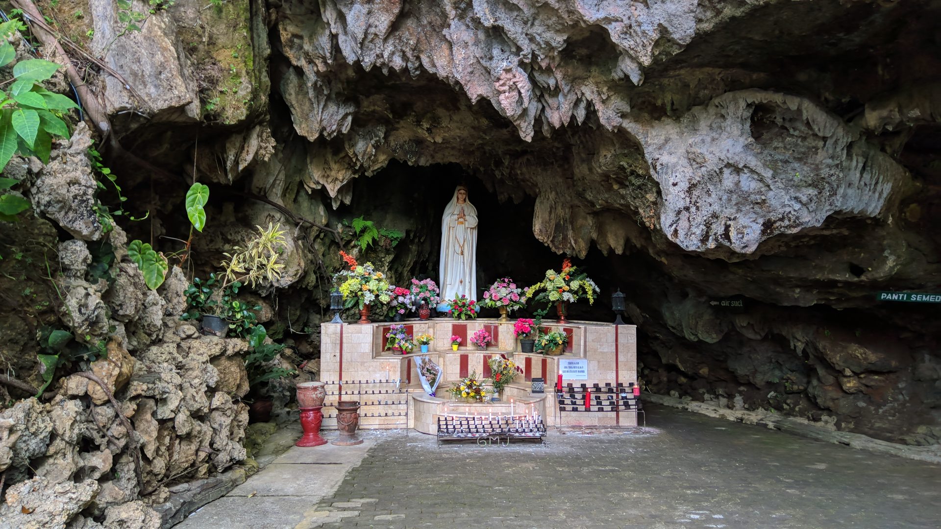 Ini Dia Wisata Religi Goa Maria Lawangsih Yang Wajib Didatangi Umat ...