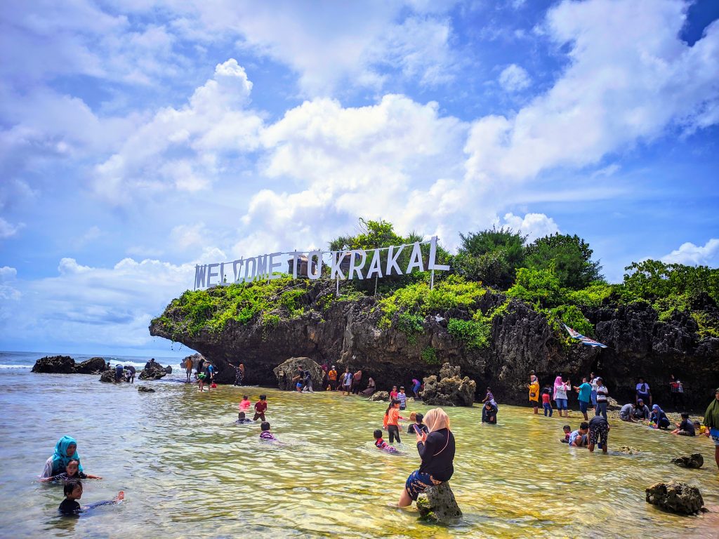 Pantai Krakal, Pantai Terpanjang Dan Terluas Di Gunung Kidul | Hibur.id