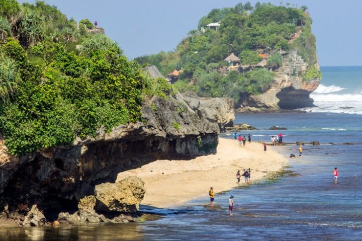 Intip Pesona Pantai Sundak Gunungkidul Yang Menggoda! | Hibur.id