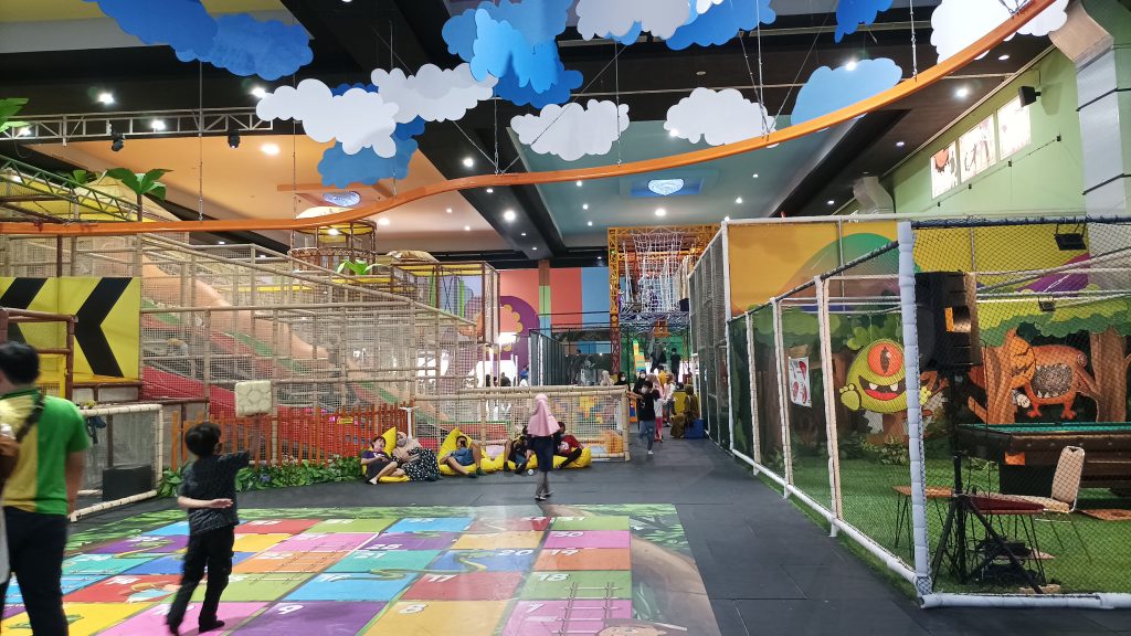 Bermain Di Playground Indoor Terbesar Di Kota Malang - Malang Smart ...