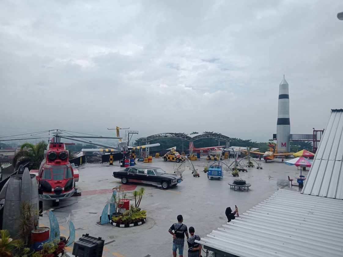 Museum Angkut Malang - Museumnya Kendaraan Jadul Yang Keren - Keren ...