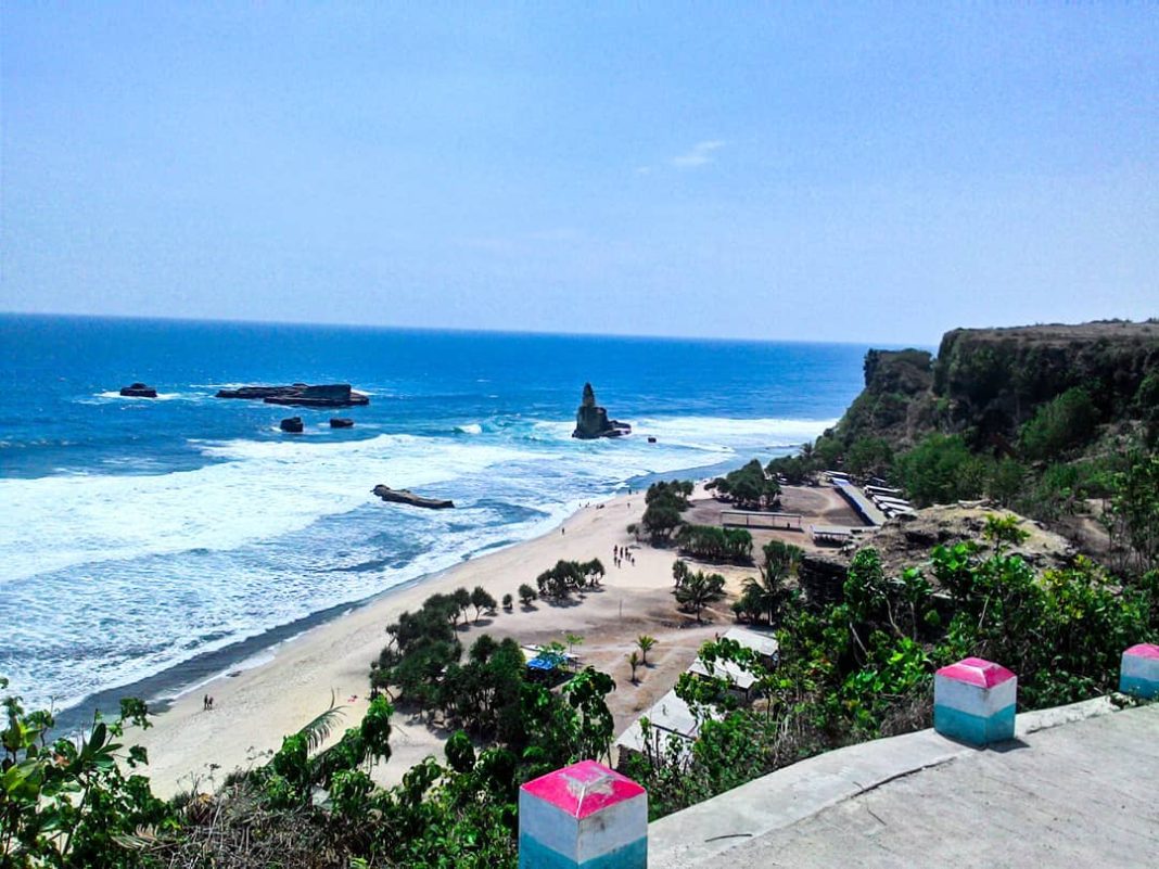 Pesona Dan Daya Tarik Dari Pantai Buyutan Pacitan | Hibur.id