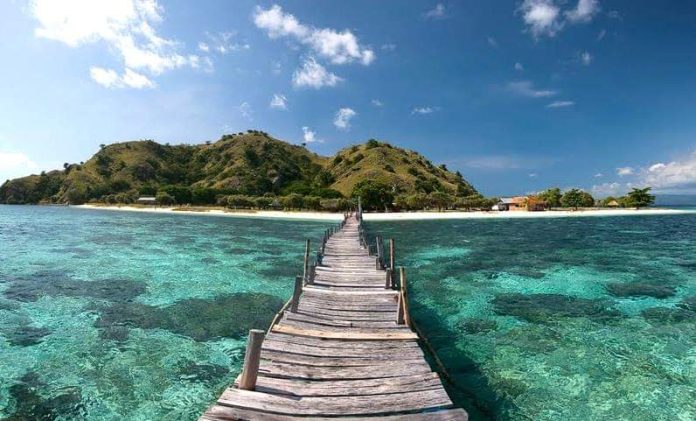 Pulau Kenawa - Pulau Kecil Tidak Berpenghuni Dengan Keindahan Bak Surga ...