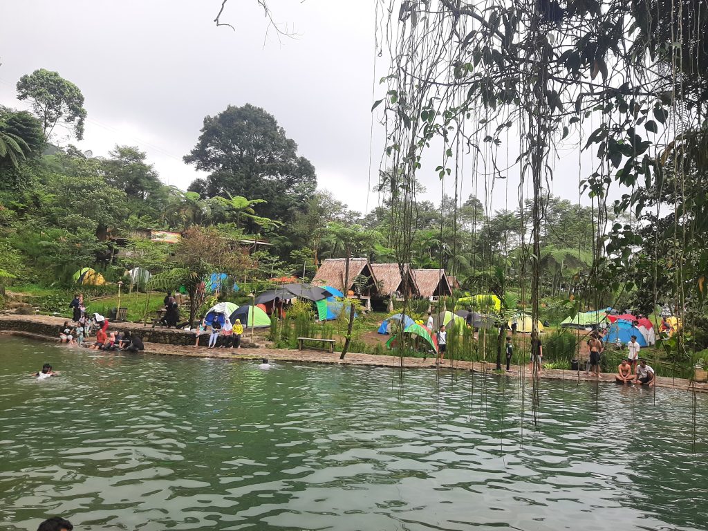 Telaga Batu - Paduan Pemandangan Indah Dan Kolam Yang Menyegarkan ...