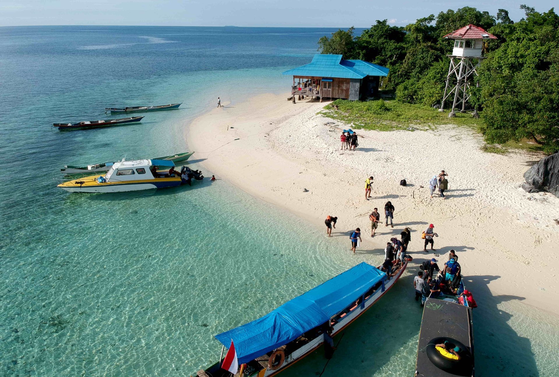Pulau Hari, Pulau Kecil Dengan Keindahan Bak Surga | Hibur.id