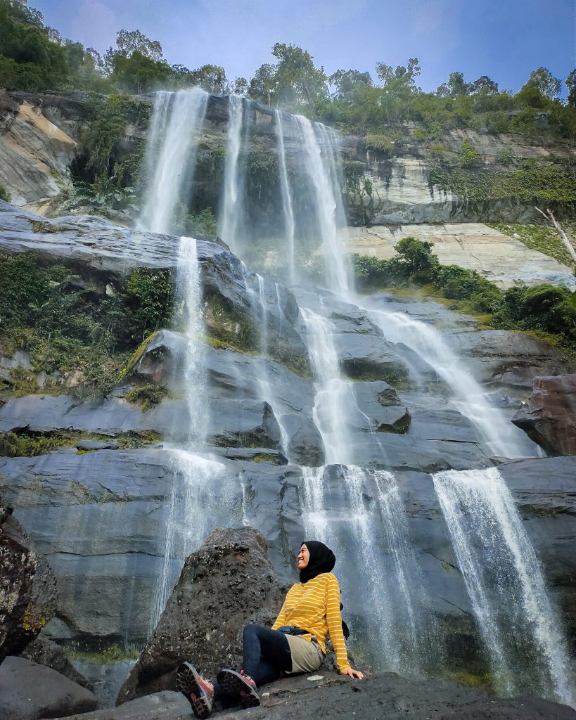 Menikmati Aktivitas Alam Seru Di Air Terjun Terinting | Hibur.id
