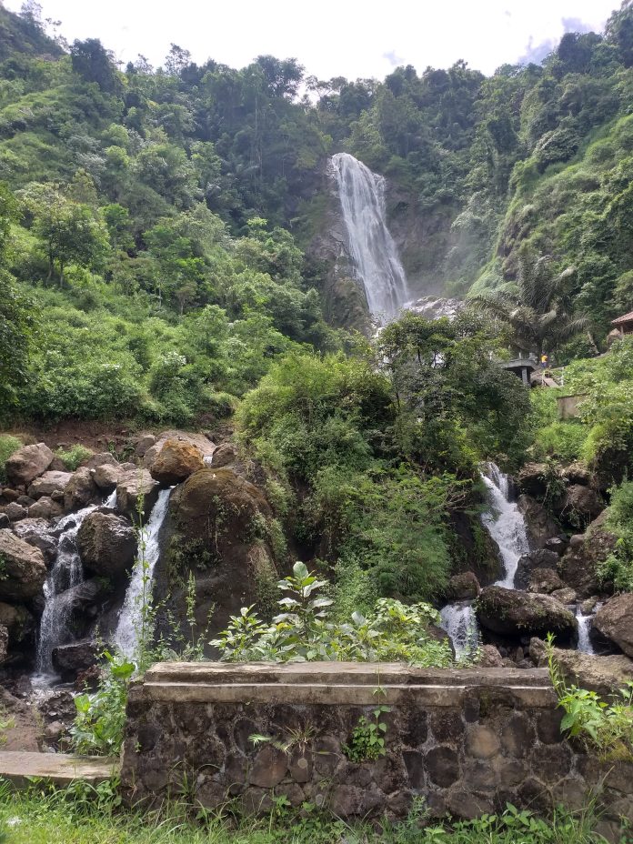 Curug Cibadak, Wisata Air Terjun Eksotis Gunung Salak | Hibur.id