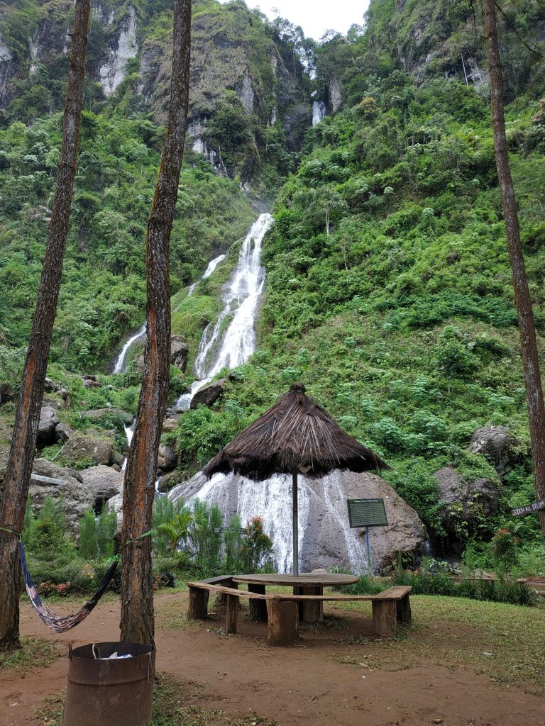 Yuk, Berburu Foto Berlatar Indah Di Curug Gunung Putri | Hibur.id