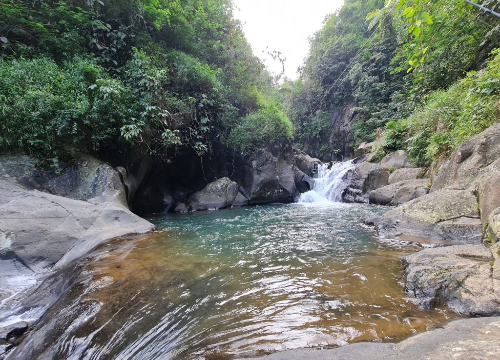 Curug Rahong Cisewu Garut, Wisata Eksotis yang Penuh Misteri | Hibur.id