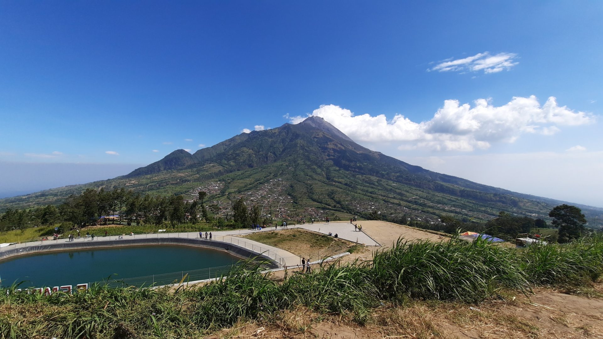 Embung Manajar, Waduk Dengan Pemandangan Yang Instagramable | Hibur.id