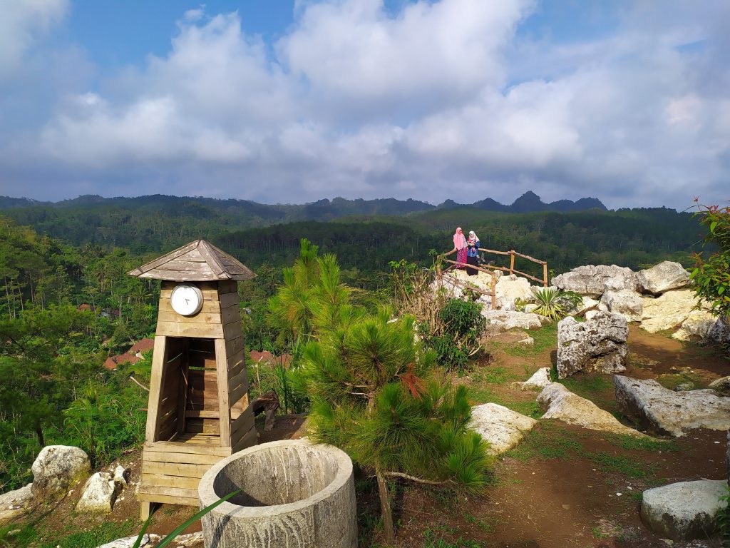 Hutan Pinus Kalilo - Lokasi Wisata Buat Berkemah Dan Menyegarkan Tubuh ...